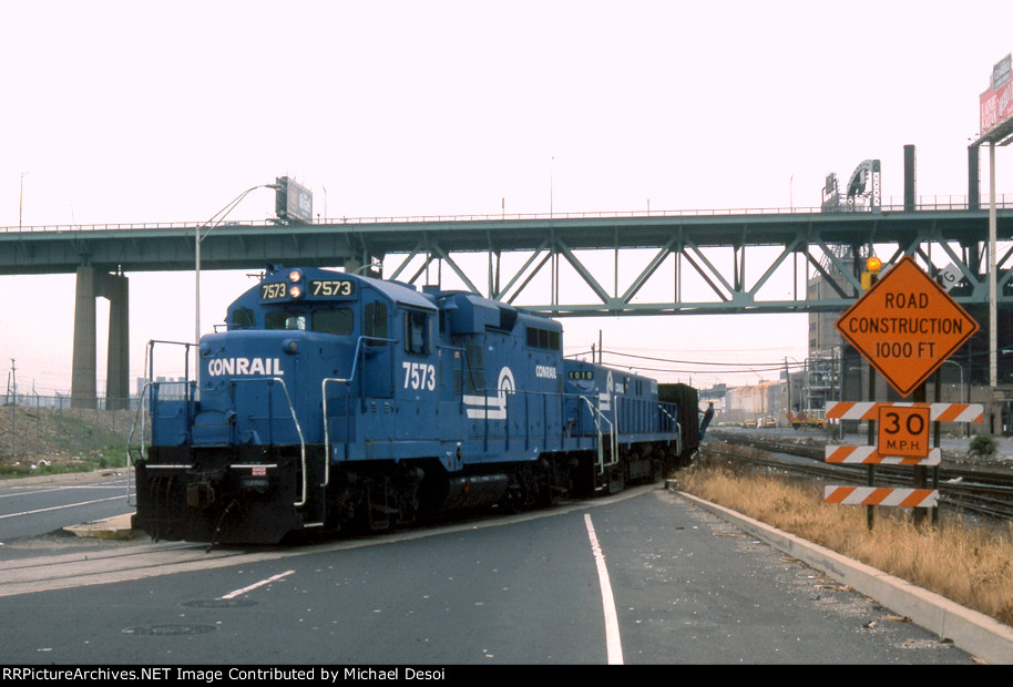 CR GP-10 #7573 + slug are shifting cars on Delaware Ave.